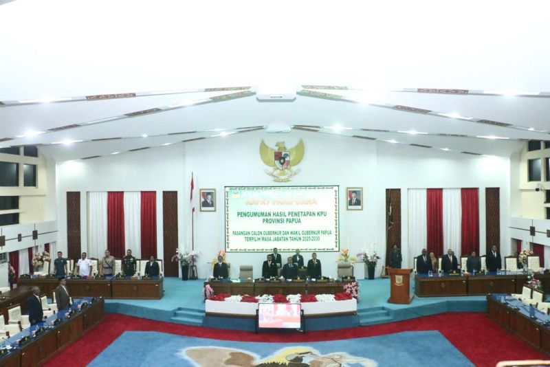 DPR Papua Tetapkan Mathius Fakhiri–Aryoko Rumaropen Sebagai Gubernur ...