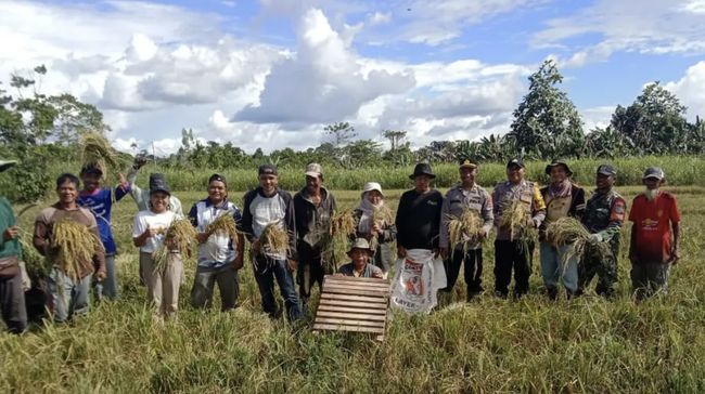 Republic of Indonesia Police, Indonesia National Army and Government ...