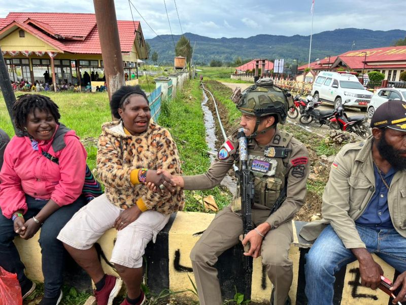 Anniversary Of Paniai Regency, Peace of Cartenz and Paniai Police ...